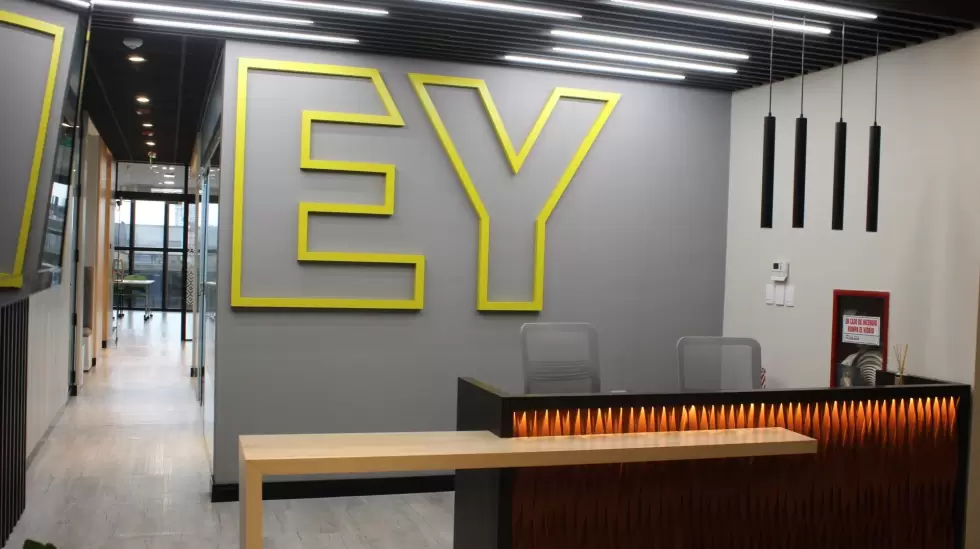 EY cumple 50 años construyendo un mundo de negocios mejor a través de ...